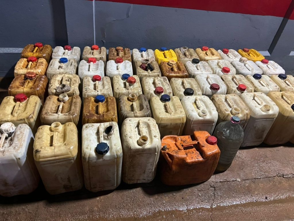 Saisie massive de carburant falsifié dans la région de l’Ouest : plus de 4 700 litres confisqués ...